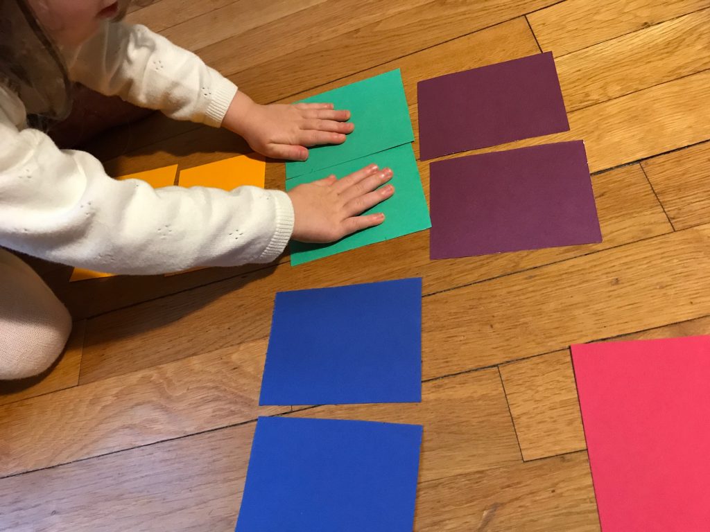 La pédagogie Montessori : le jeu des couleurs