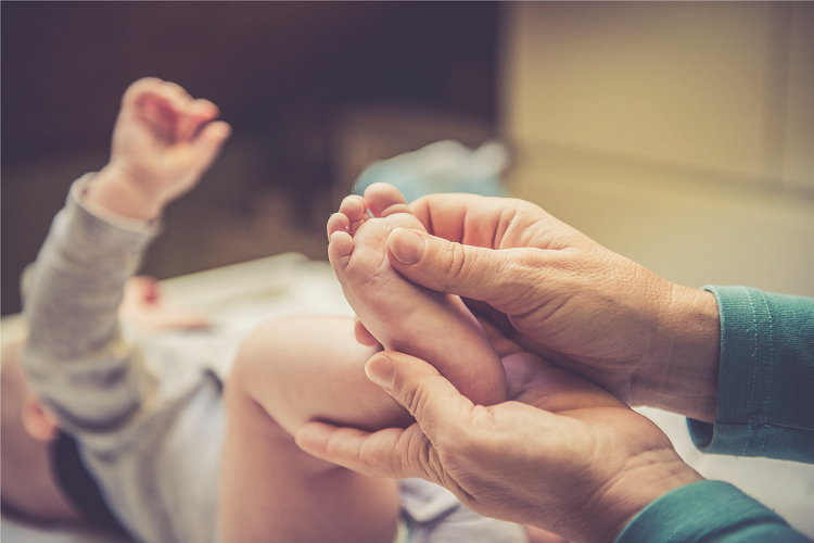 Les bienfaits du massage de bébé Les bienfaits du massage de bébé